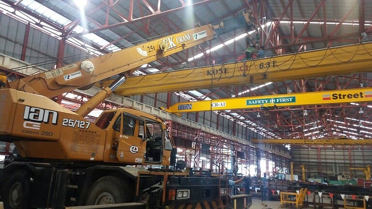 บริการให้เช่ารถเครน 25 ตัน | EK CRANE